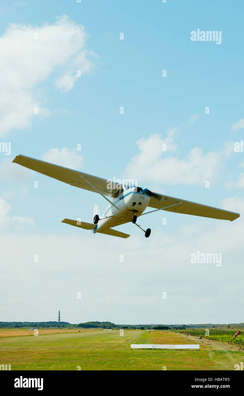 Airplane flight path take off hi-res stock photography and images - Alamy