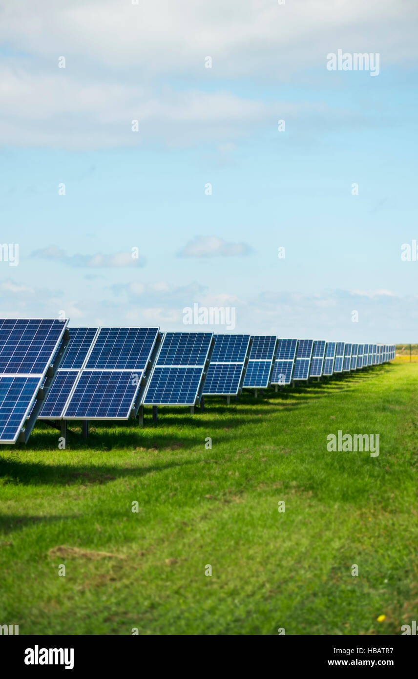 Field of photovoltaic panels hi-res stock photography and images - Alamy