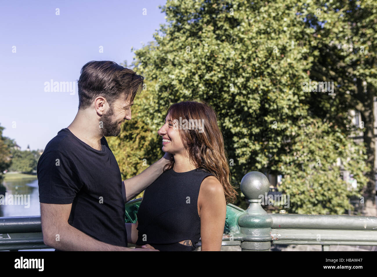 Couple bridge hi-res stock photography and images - Alamy