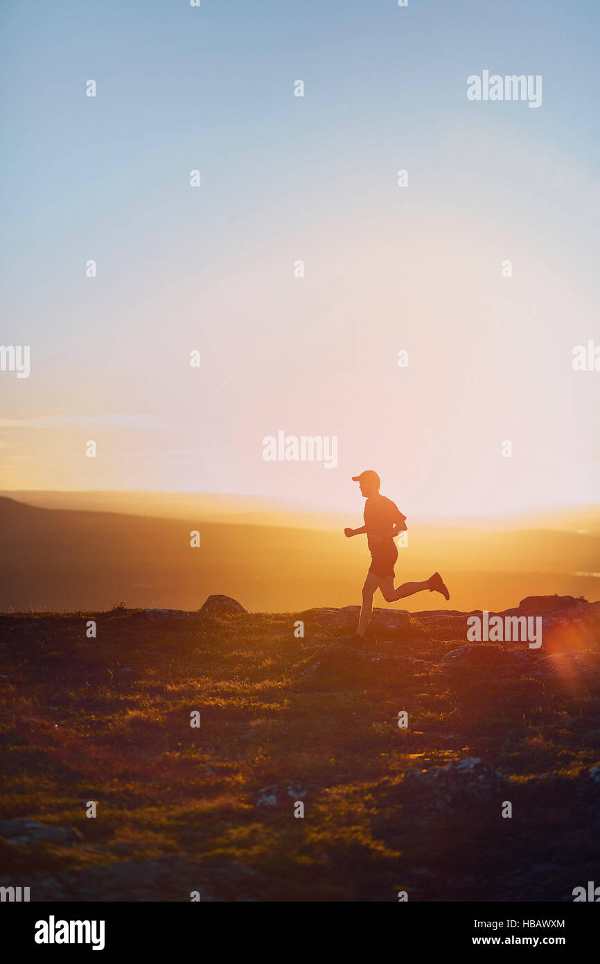Man running cliff hi-res stock photography and images - Alamy