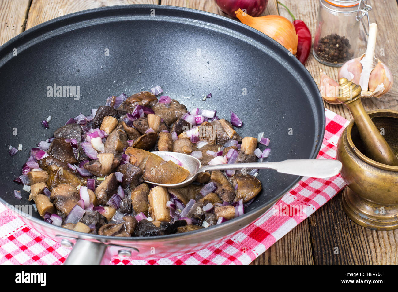 Frying onion hi-res stock photography and images - Alamy