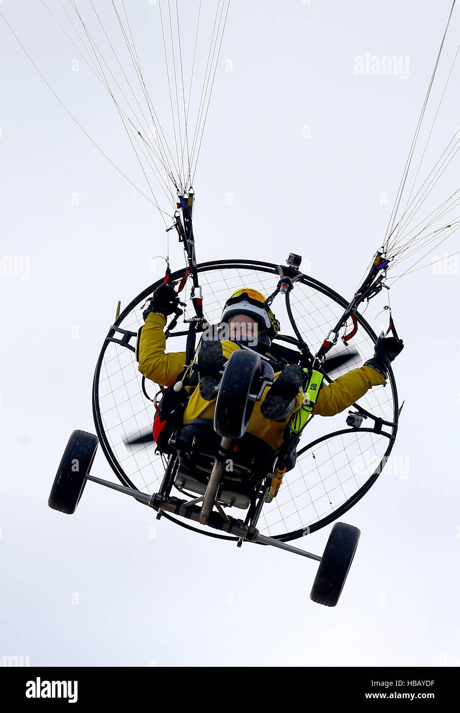 Paramotorist Sacha Dench the 'Human Swan' arrives in Dover after ...