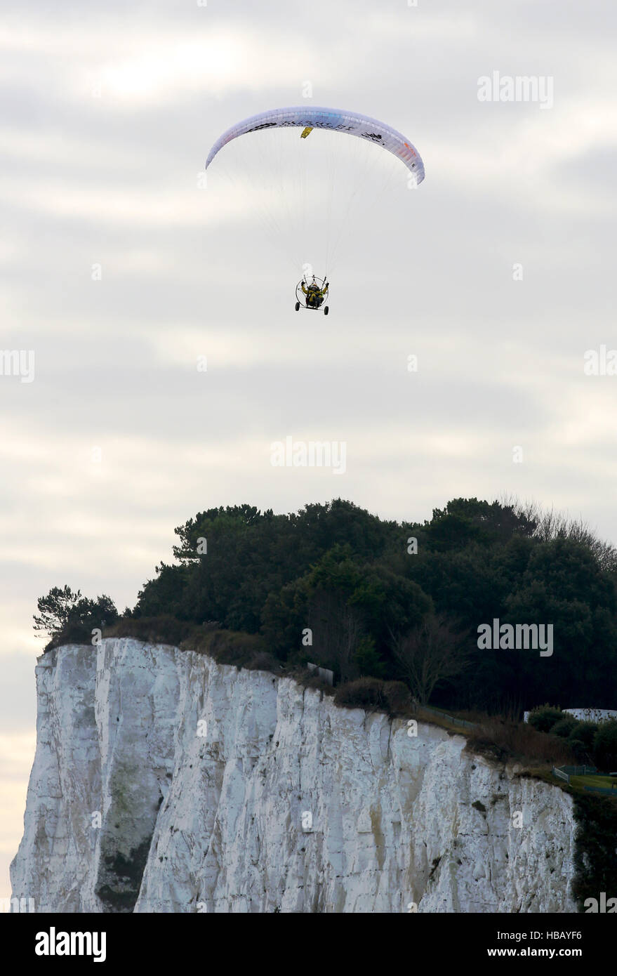 Paramotorist Sacha Dench the 'Human Swan' arrives in Dover after ...