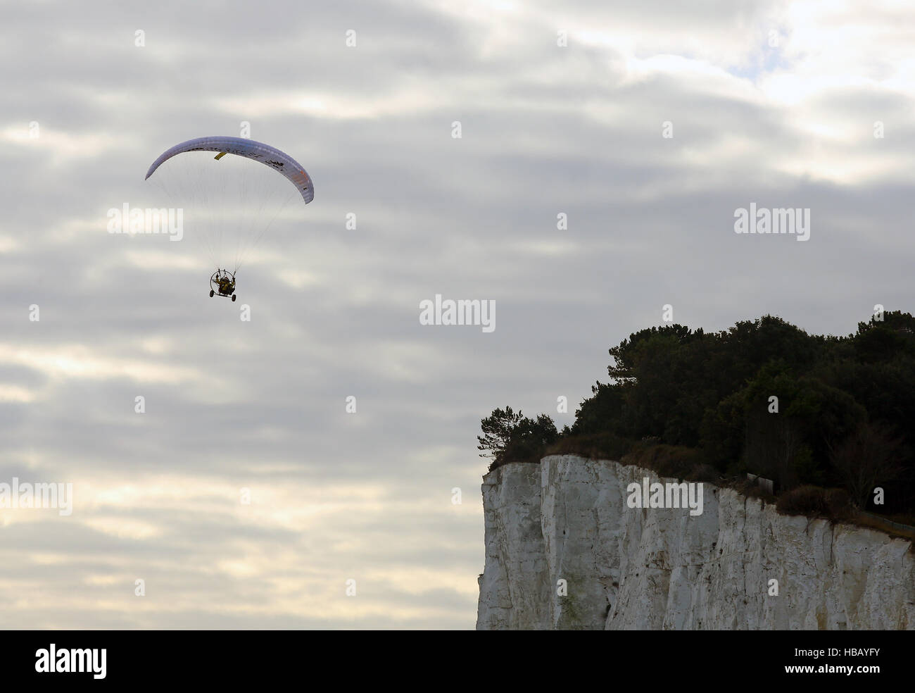 Paramotorist Sacha Dench the 'Human Swan' arrives in Dover after ...