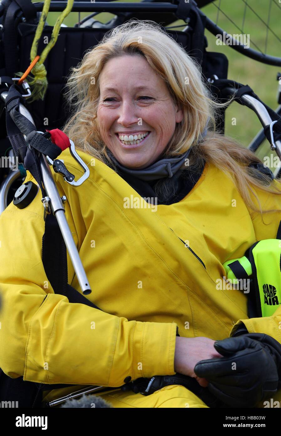 000km trip following migration route bewicks swans hi-res stock ...