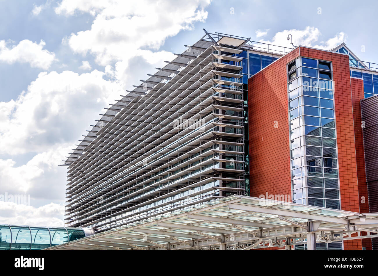 Modern airport building Stock Photo - Alamy