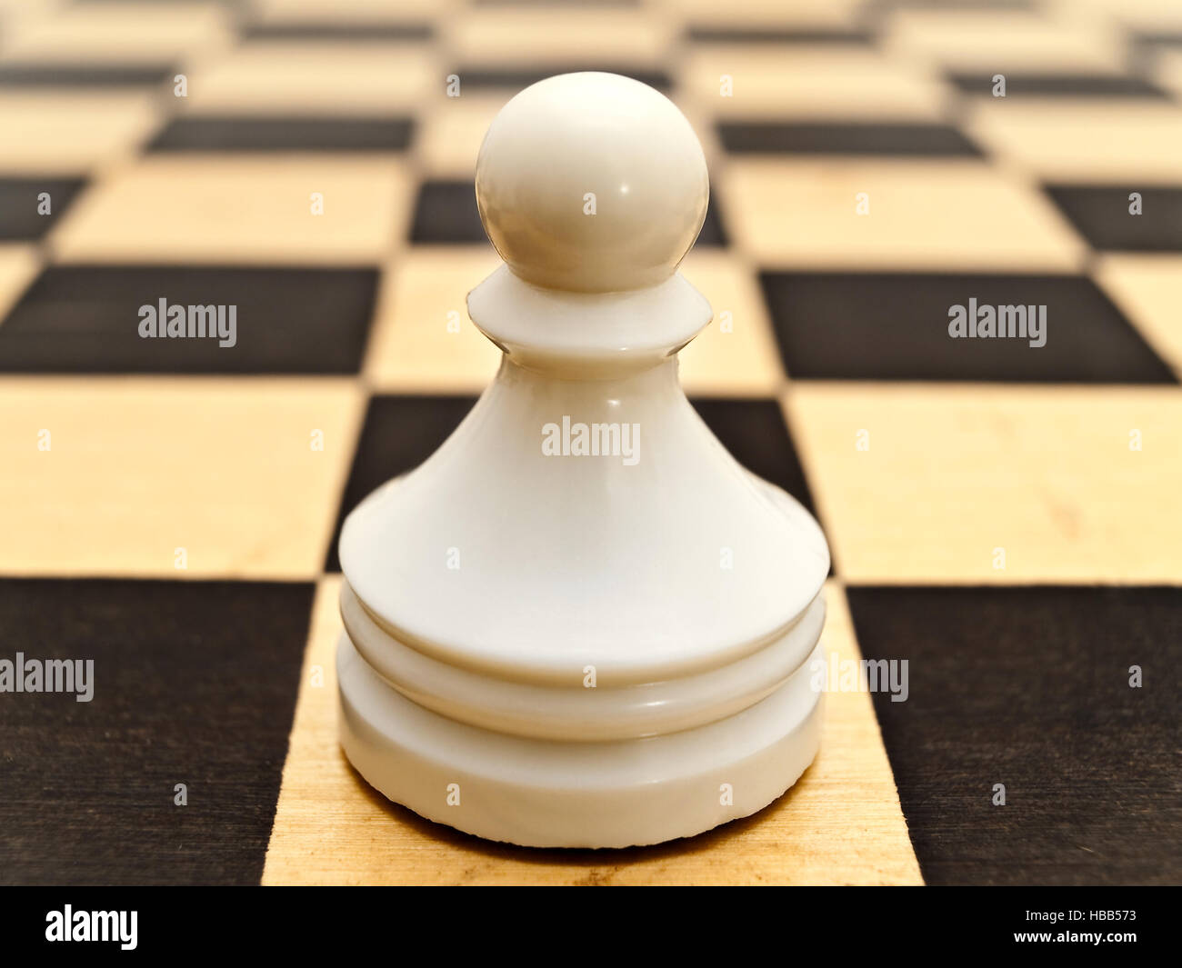 White pawn hi-res stock photography and images - Alamy