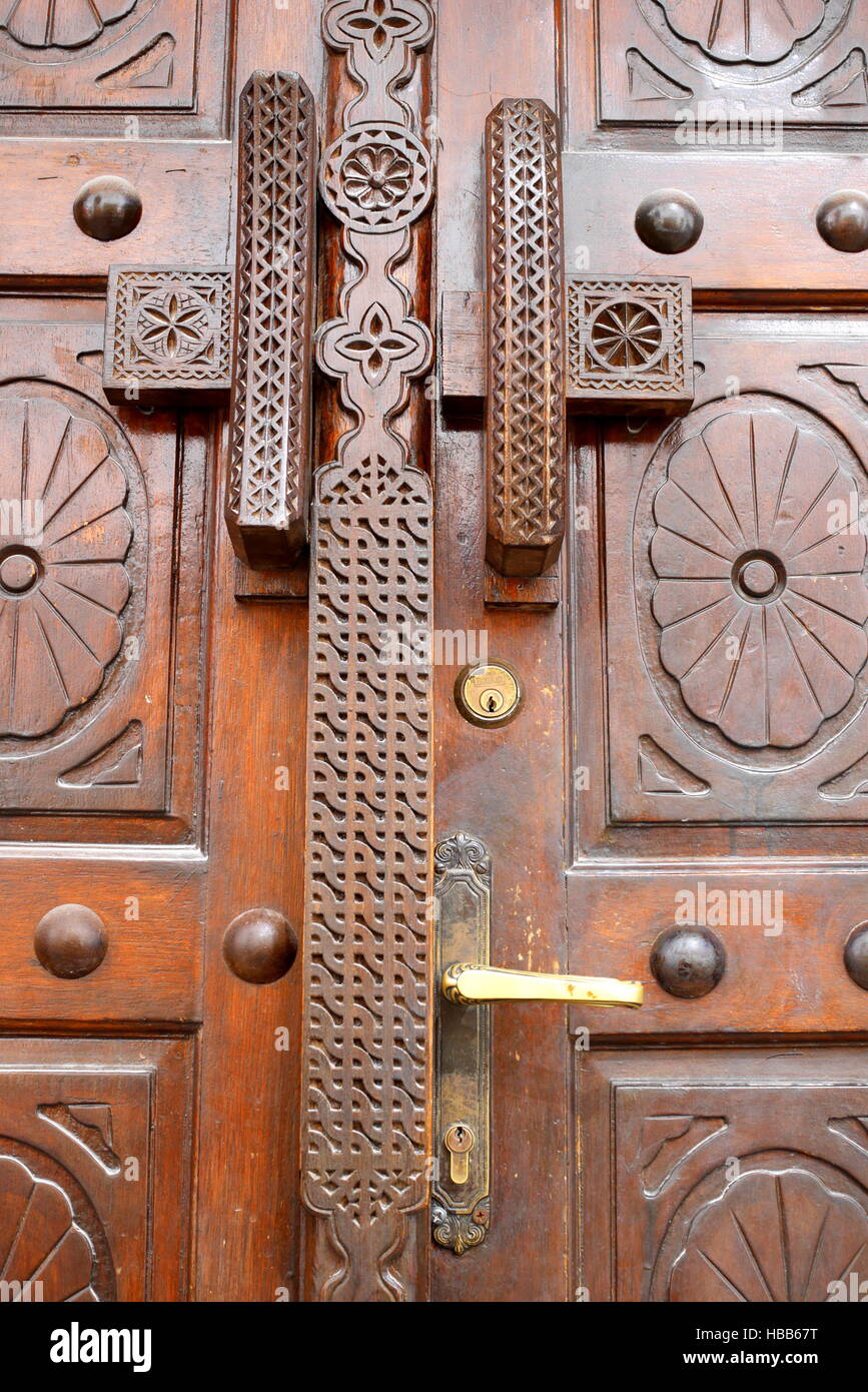 Mosque door wooden hi-res stock photography and images - Alamy