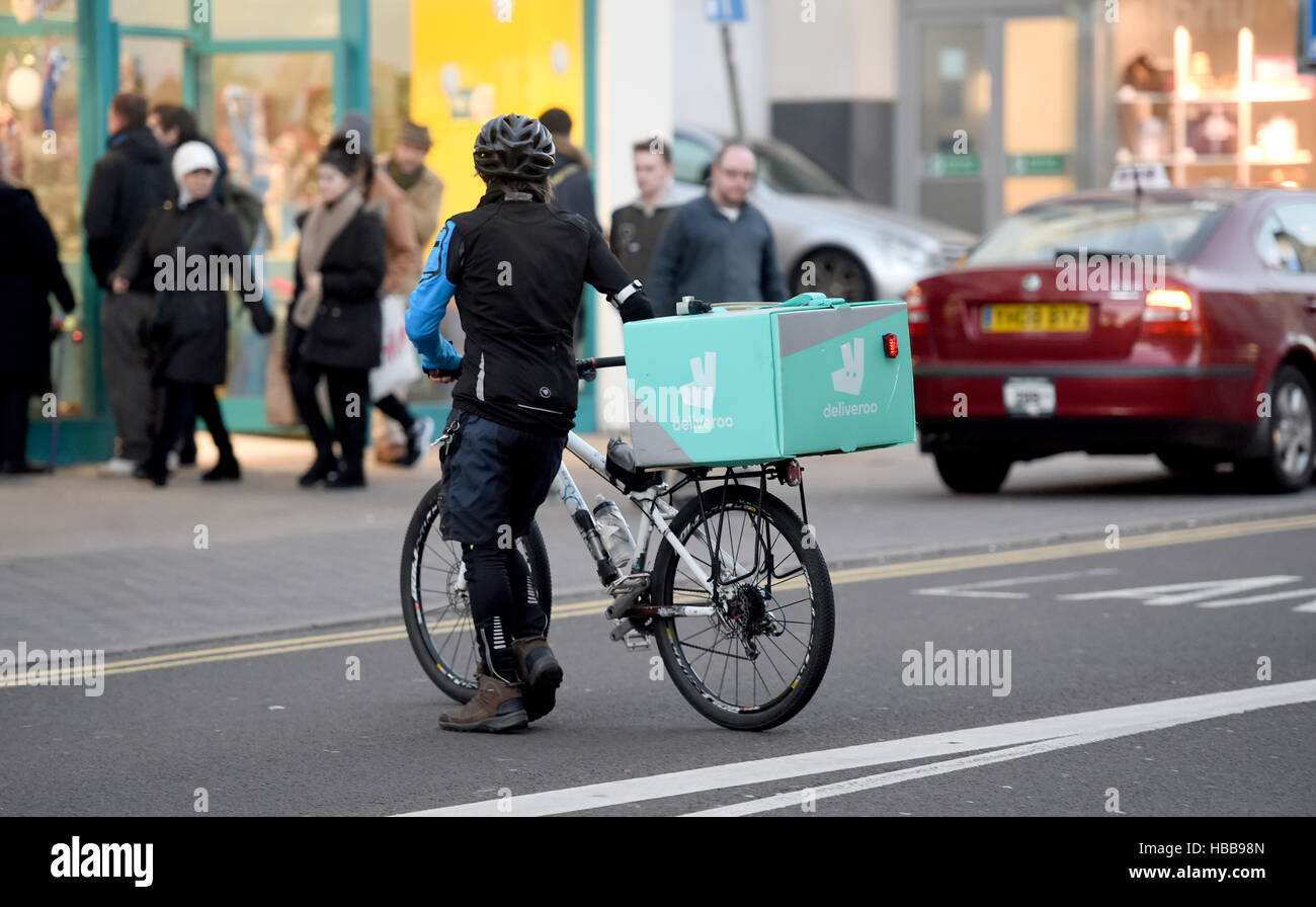 Deliveroo cyclist hi-res stock photography and images - Alamy
