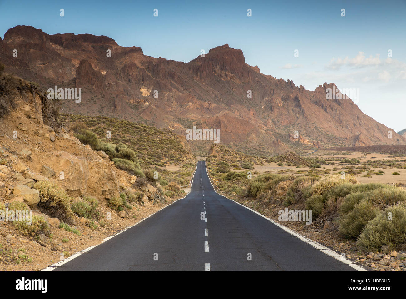 Long road hi-res stock photography and images - Alamy