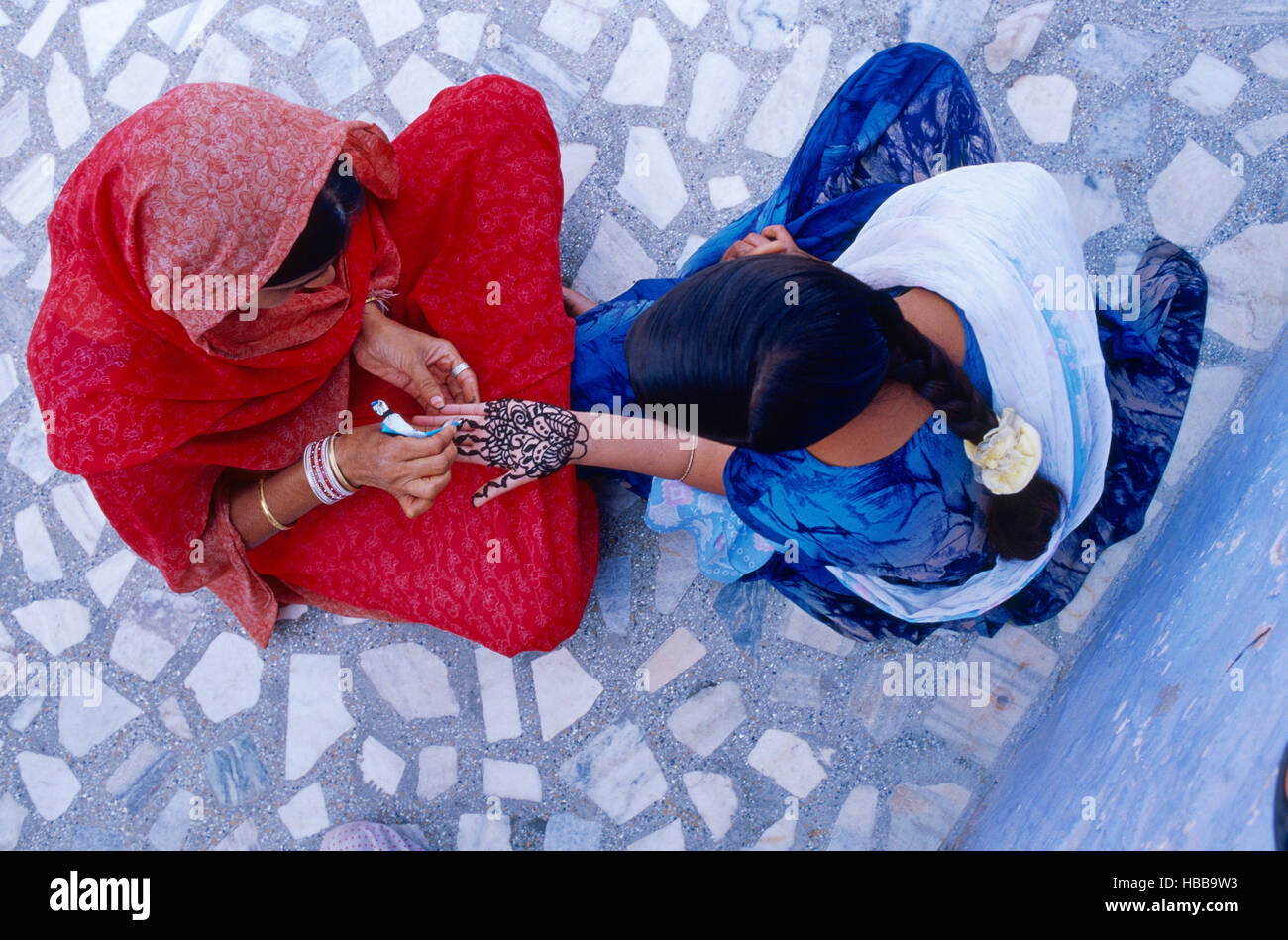 Inde, Rajasthan, Main dessiné au henné // India, Rajsthan, Hand with ...