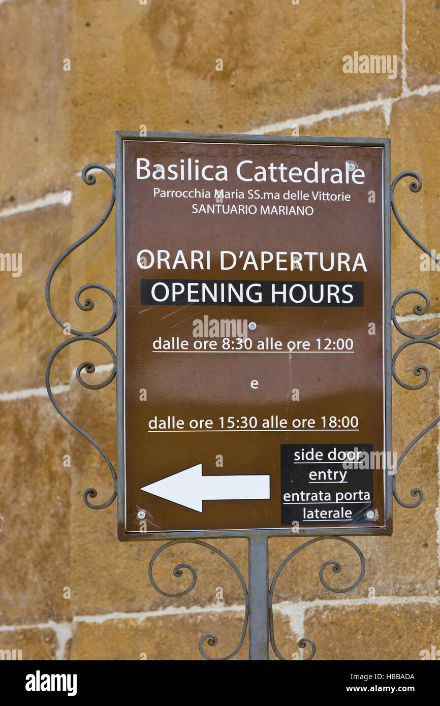 Opening hours italy hi-res stock photography and images - Alamy