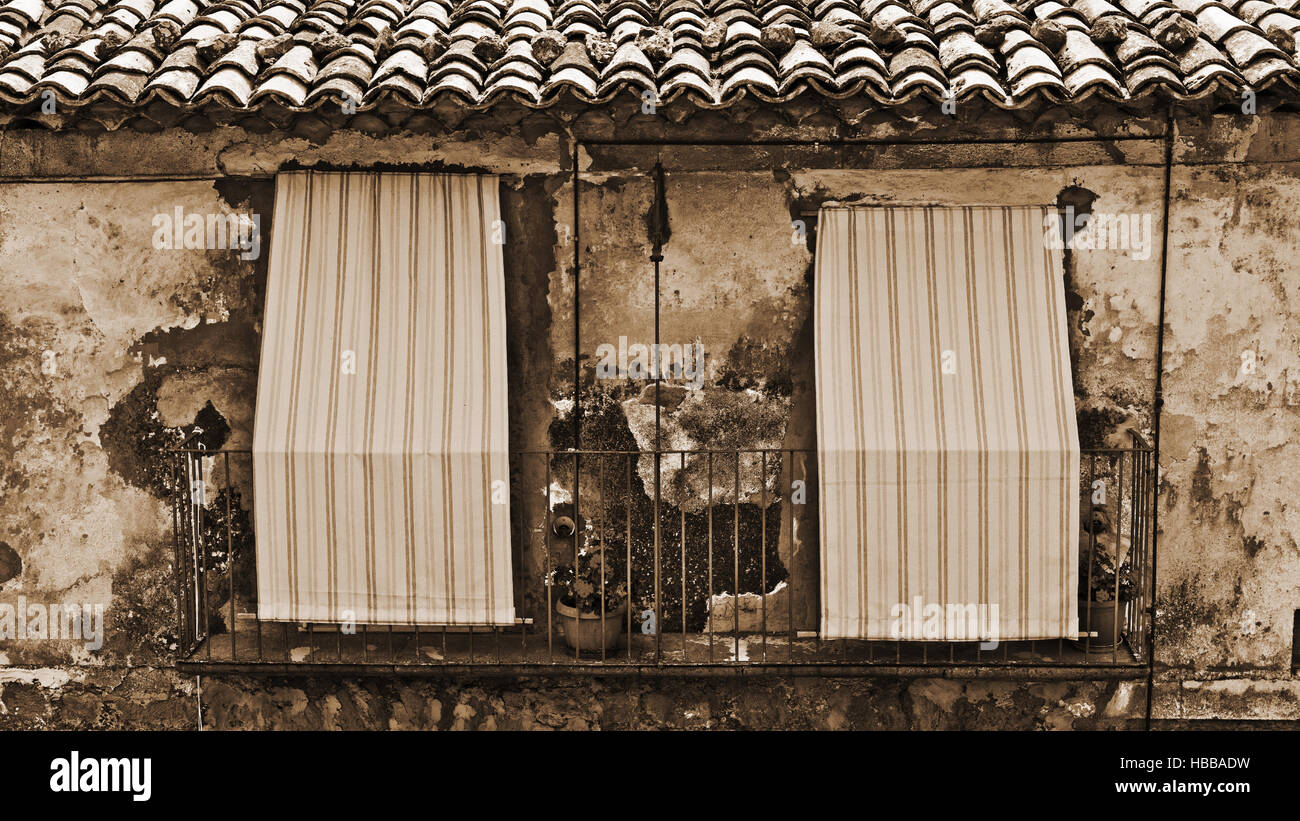 Bad windows hi-res stock photography and images - Alamy