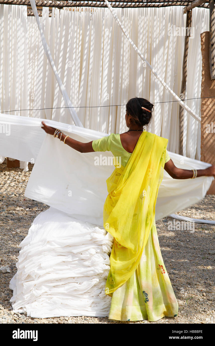 Inde rajasthan usine de sari hi-res stock photography and images - Alamy