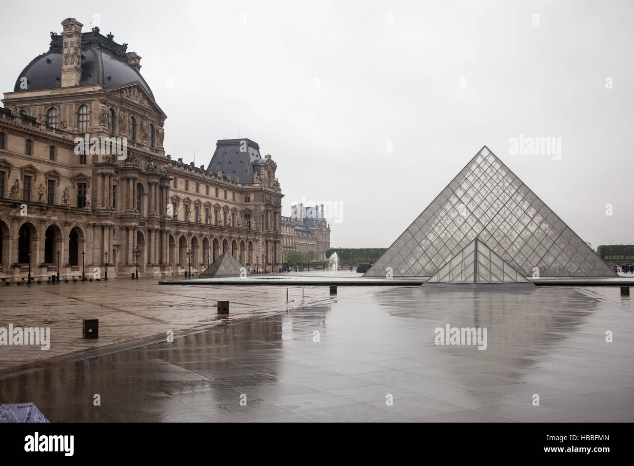 Louvre pyramid of museum Stock Photo - Alamy