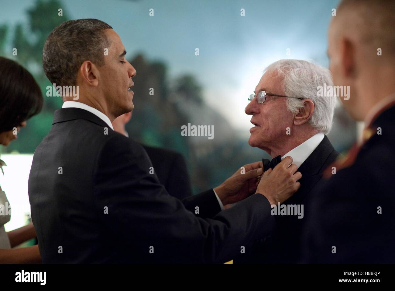 President Barack Obama adjusts Dick Van Dyke's tie after his ...