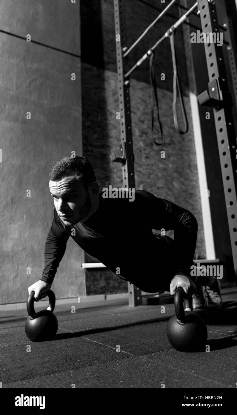 Hard working professional weightlifter doing push ups Stock Photo - Alamy