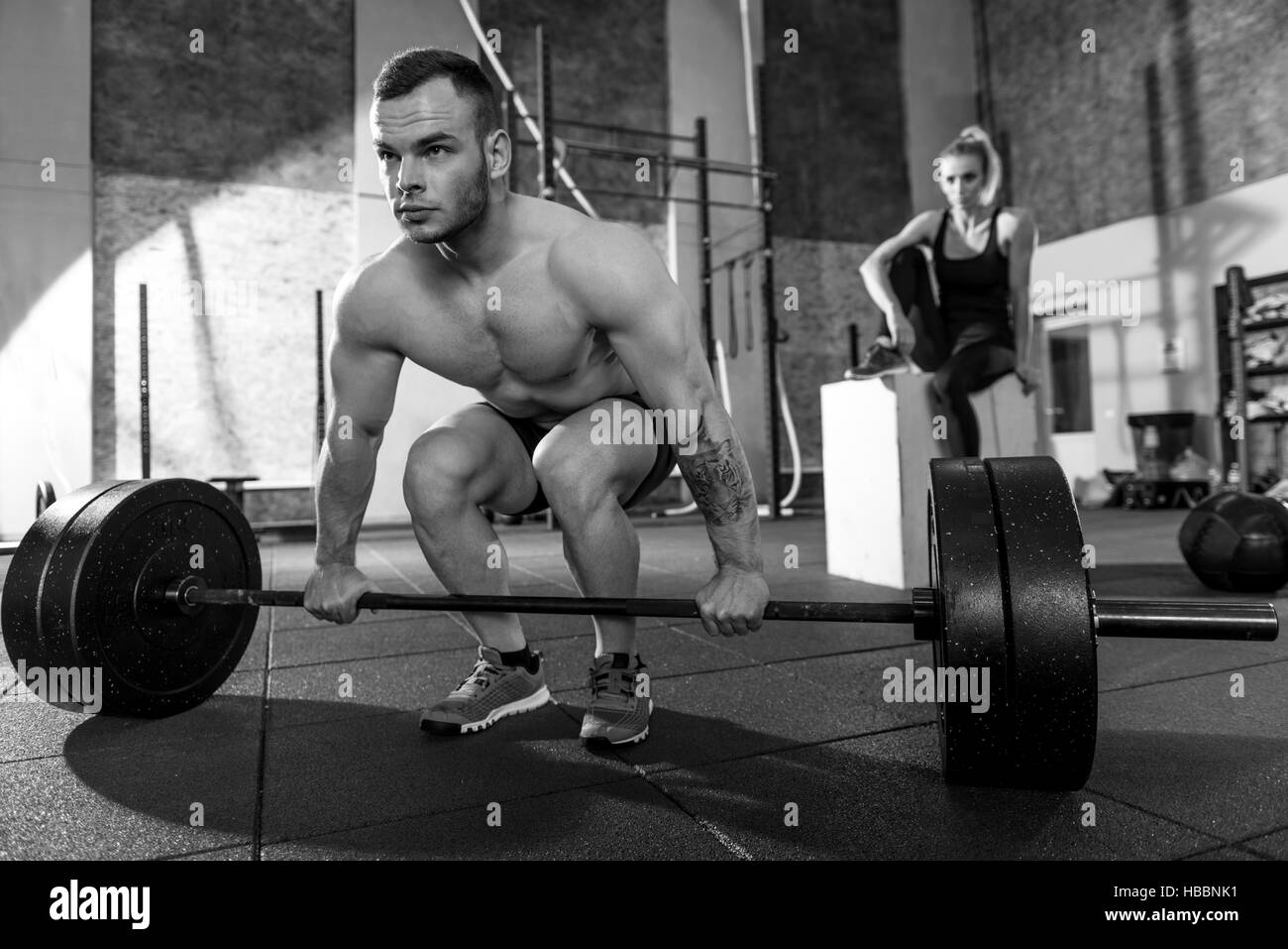 Hard working strong bodybuilder preparing to lift a barbell Stock Photo ...