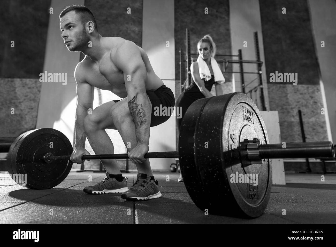 Powerful athletic bodybuilder holding on to the barbell Stock Photo - Alamy