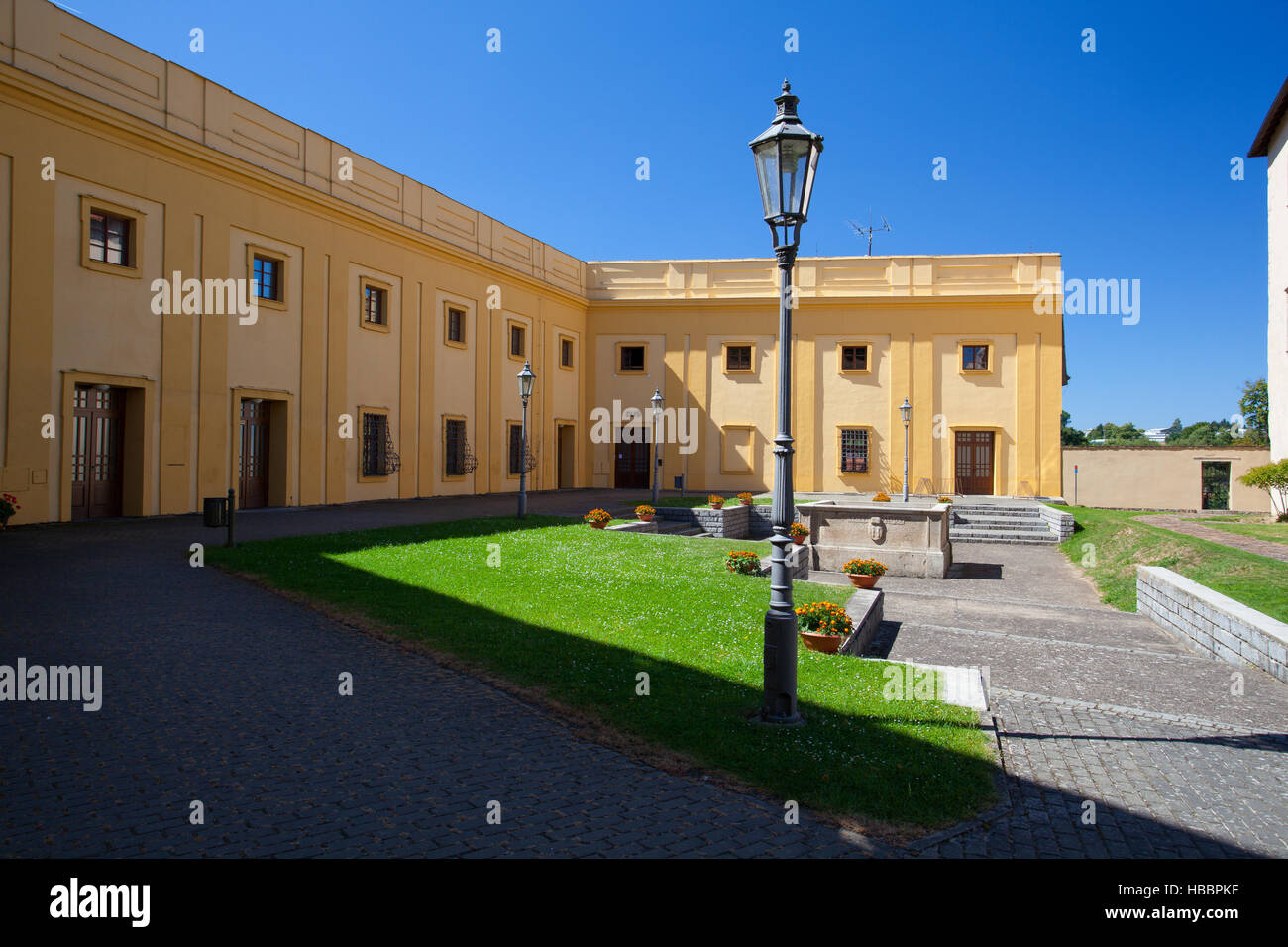 Battlemen hi-res stock photography and images - Alamy