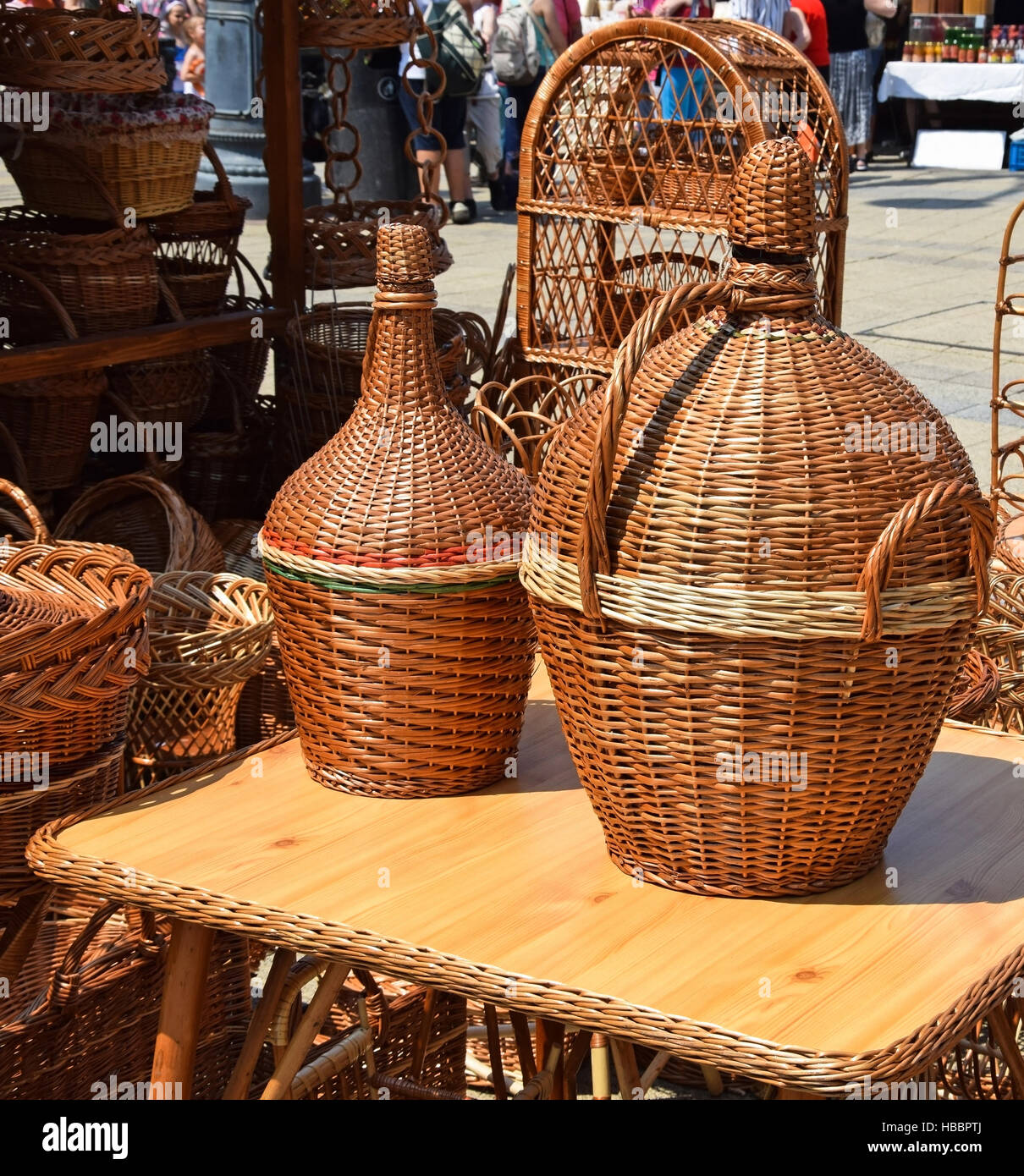 Yellow wicker picnic basket hi-res stock photography and images - Alamy