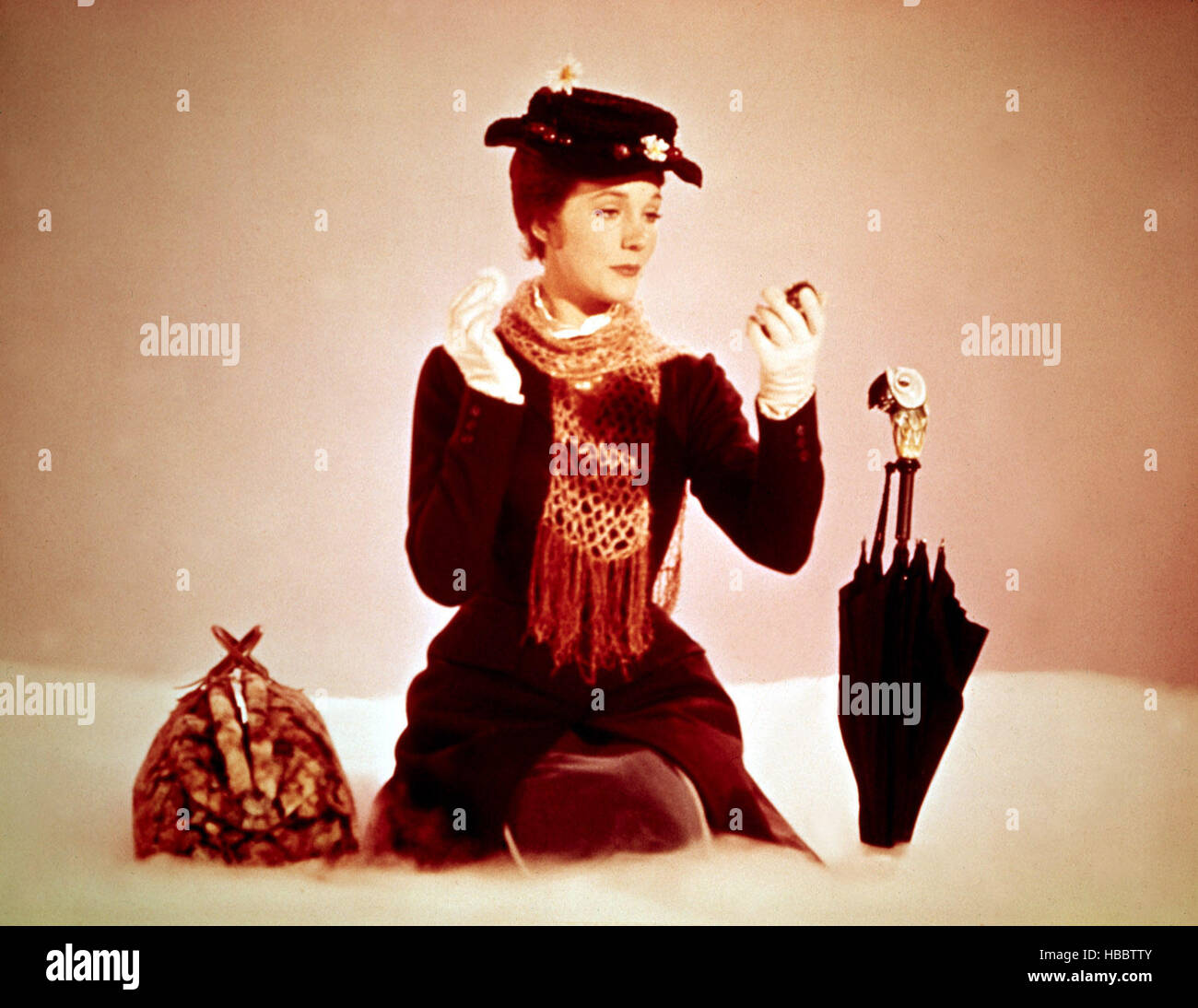 MARY POPPINS, Julie Andrews, 1964 Stock Photo - Alamy