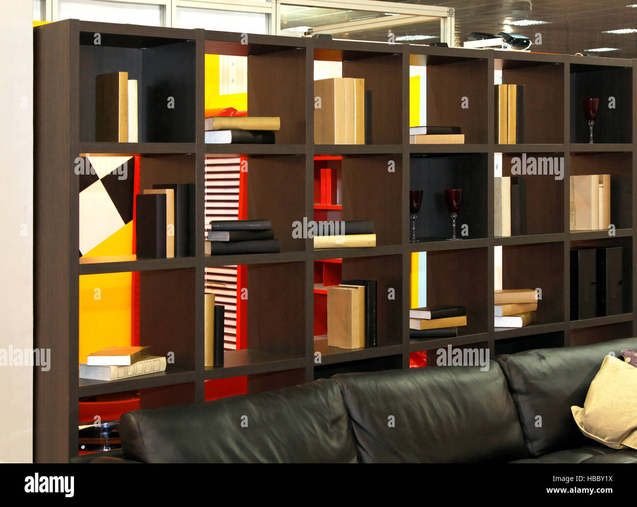 Library shelf hi-res stock photography and images - Alamy