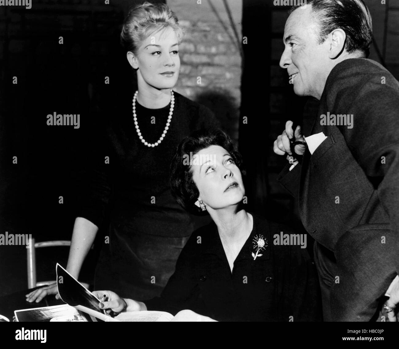 DUEL OF ANGELS, from left, Mary Ure, Vivien Leigh, director Robert ...