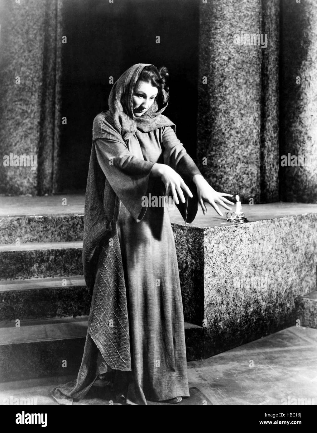 MACBETH, Judith Anderson, National Theatre, New York, 1941-42 Stock ...