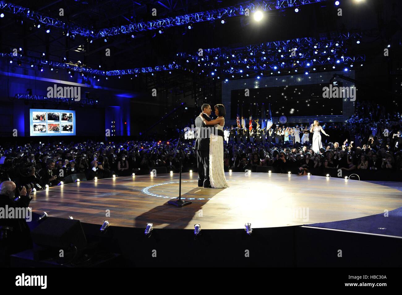President and Michelle Obama are serenaded by Beyonce at their first ...