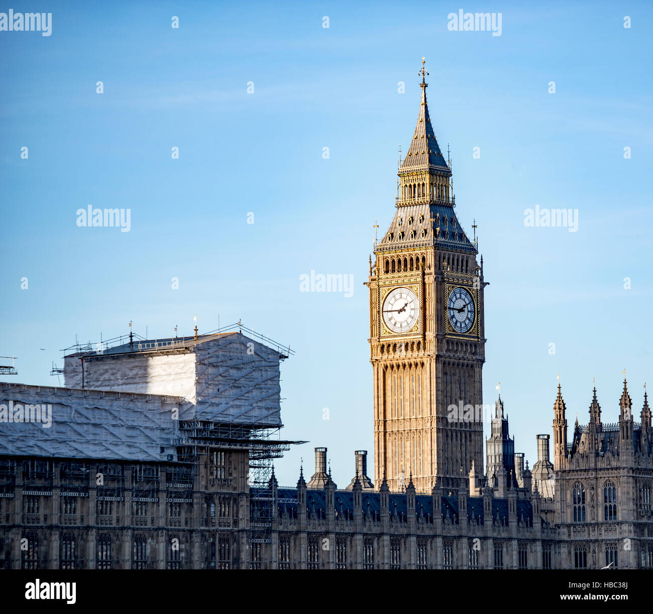 Elizabeth Tower containing the Ben Ben great bell, part of the tower's ...
