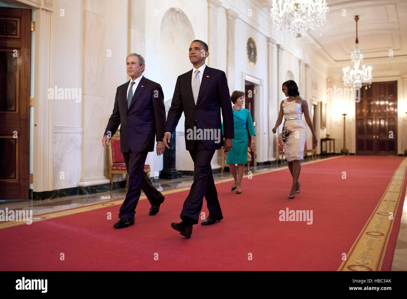 President and First Lady hosted a ceremony to unveil the Bushes ...