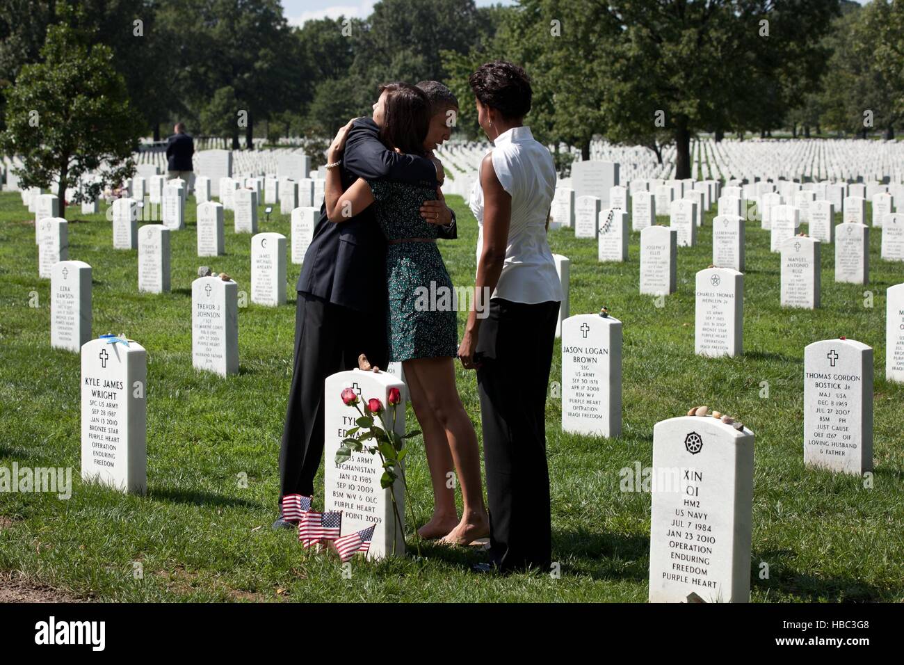 President Barack Obama in Section 60 of Arlington National Cemetery ...