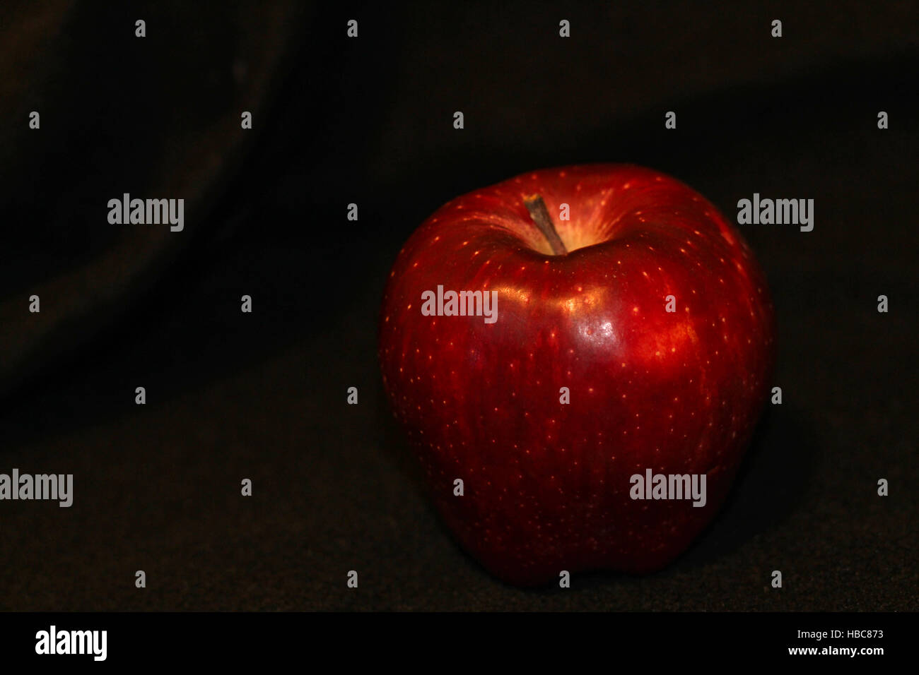 Red apple in black background Stock Photo - Alamy
