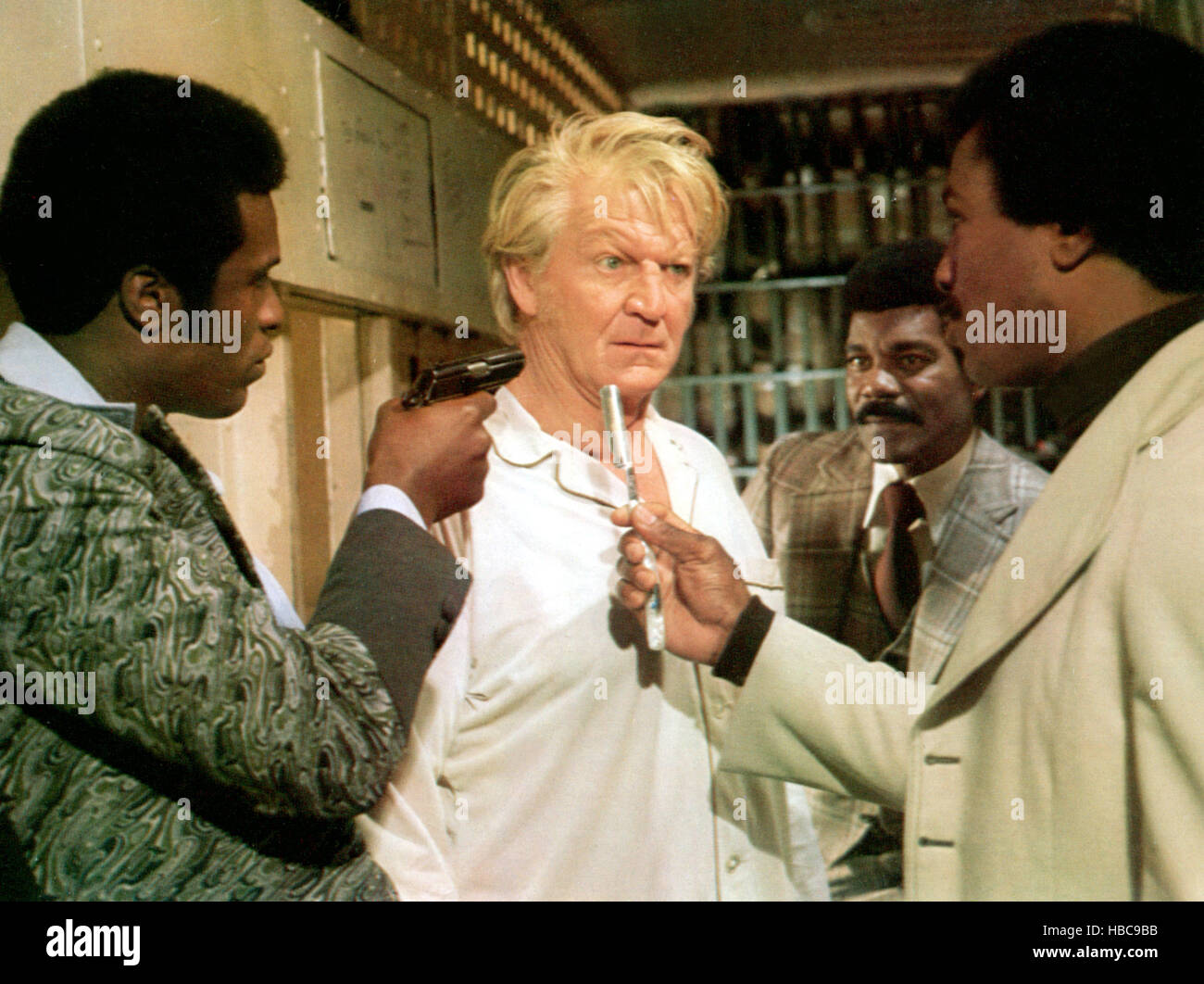 BUCKTOWN, Thalmus Rasulala (2nd from right), Carl Weathers (right ...