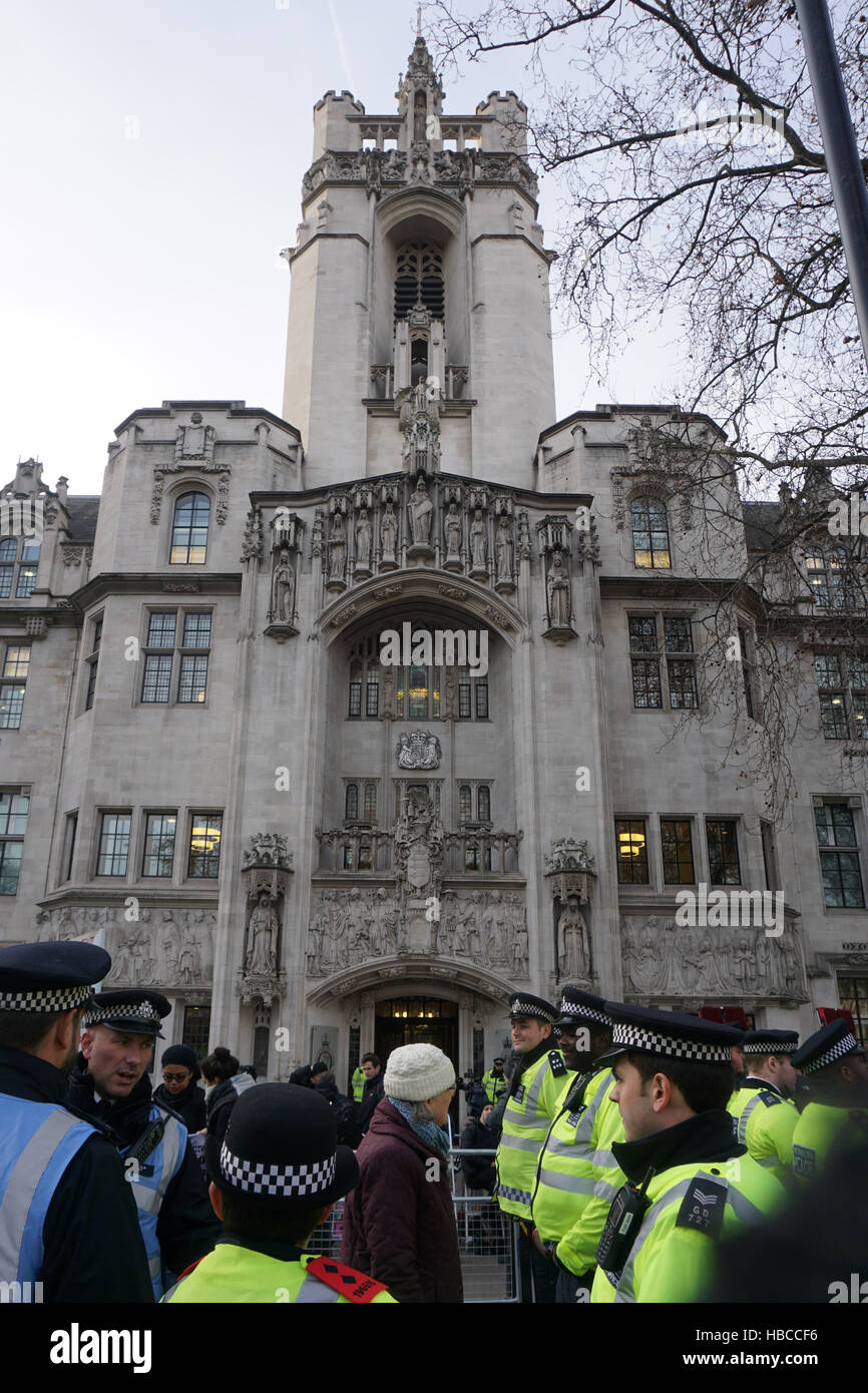 London, UK. 5th Dec, 2016. Supreme Court hears the landmark Article 50 ...
