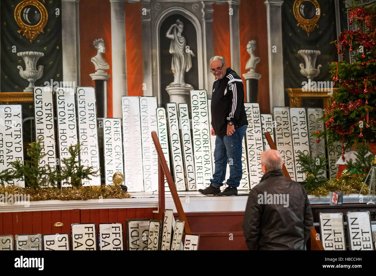 Aberystwyth, Wales, UK. 5th December, 2016. Over 200 old Aberystwyth ...