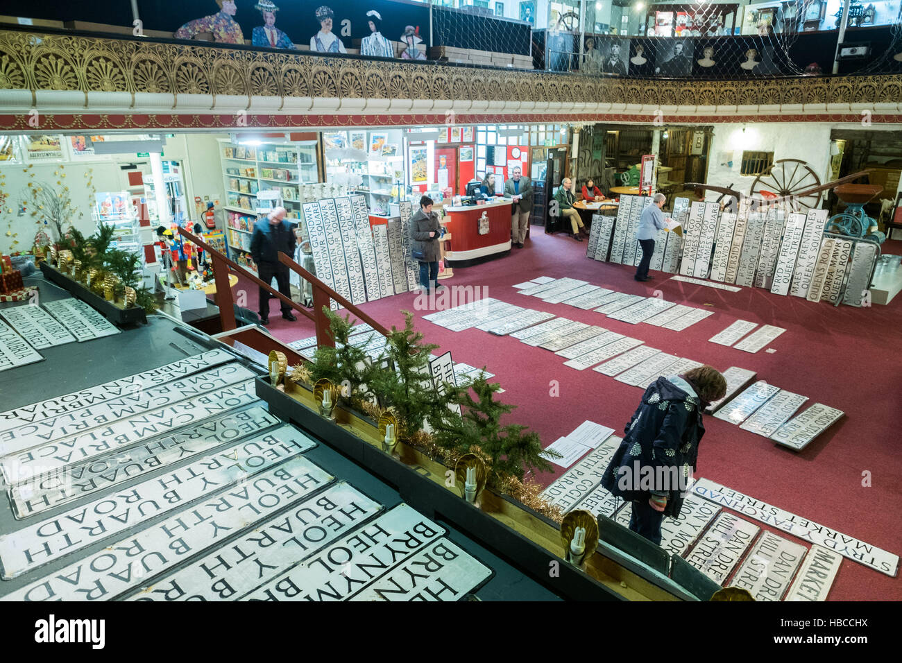 Aberystwyth, Wales, UK. 5th December, 2016. Over 200 old Aberystwyth ...