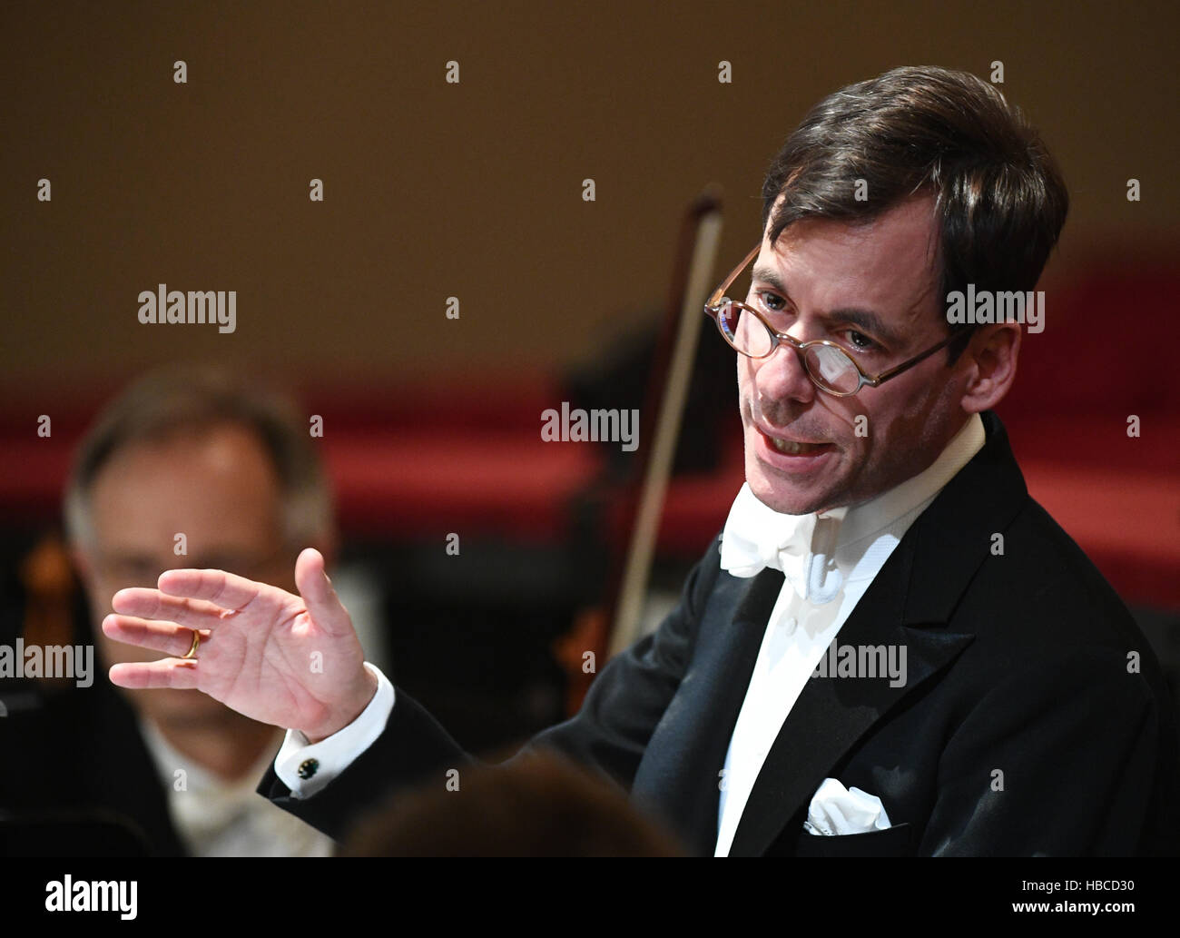 Berlin, Germany. 30th Nov, 2016. US pianist and conductor Adam Benzwi ...
