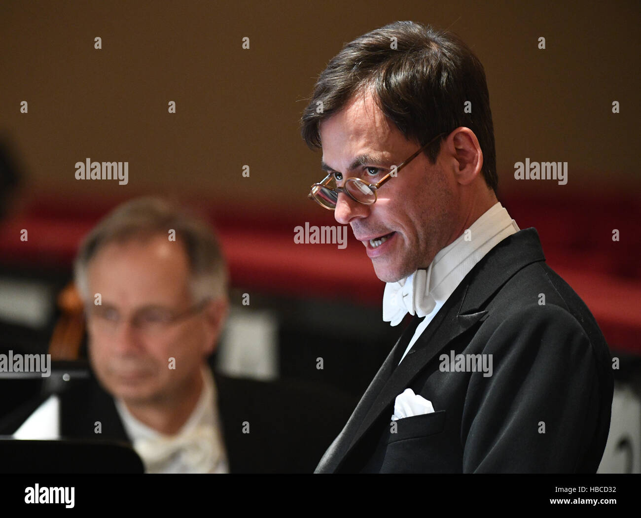 Berlin, Germany. 30th Nov, 2016. US pianist and conductor Adam Benzwi ...
