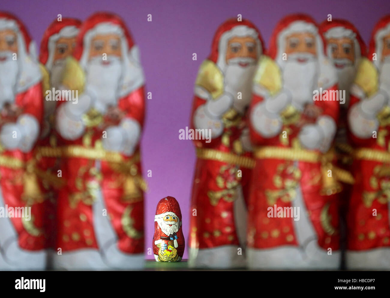 Muelheim, Germany. 5th Dec, 2016. ILLUSTRATION - A small chocolate ...