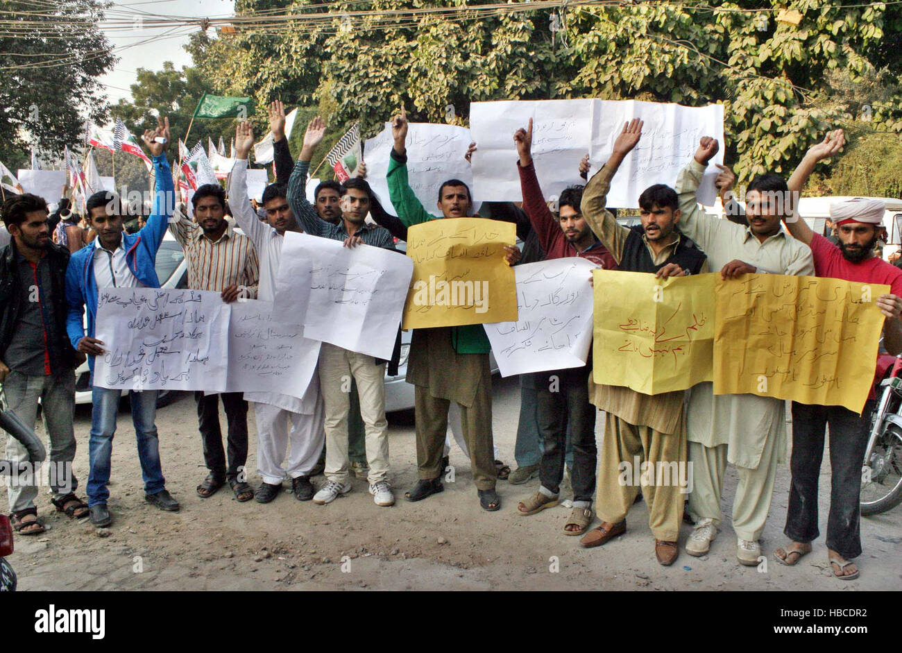 Islamabad, Pakistan. 05th Dec, 2016. Candidates of police constables in ...
