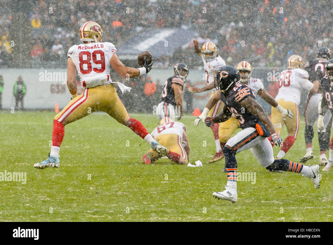 Chicago, USA. 4th December, 2016. San Francisco 49ers Tight End Vance ...