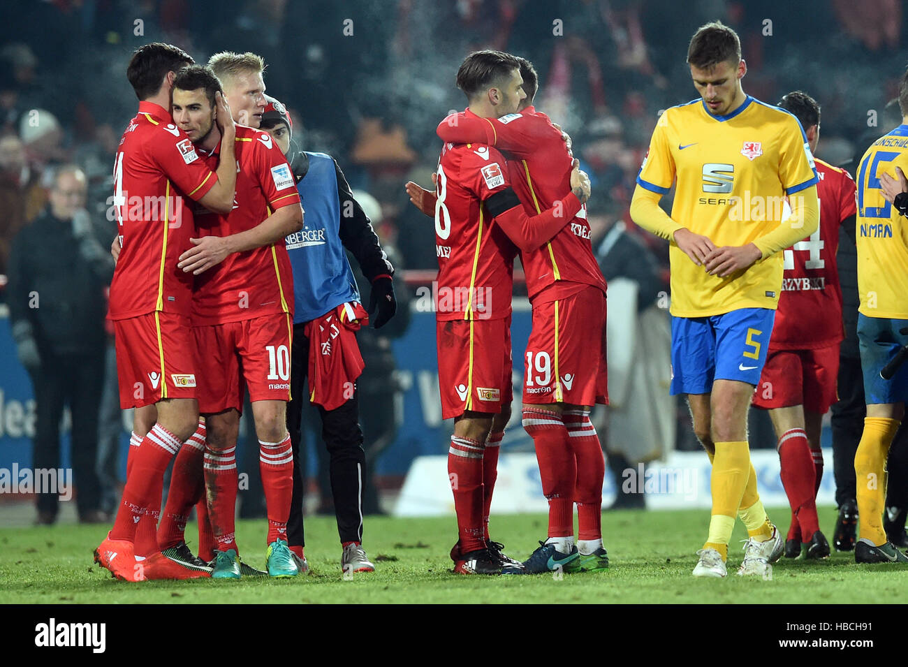 The Berlin team (in red) celebrates after their 2:0 victory in the 2nd ...