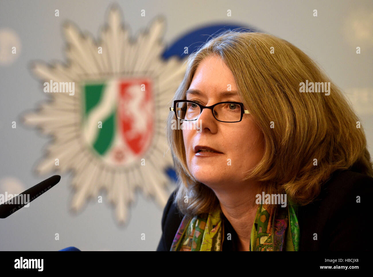 Bochum, Germany. 6th Dec, 2016. Police president Kerstin Wittmeier ...