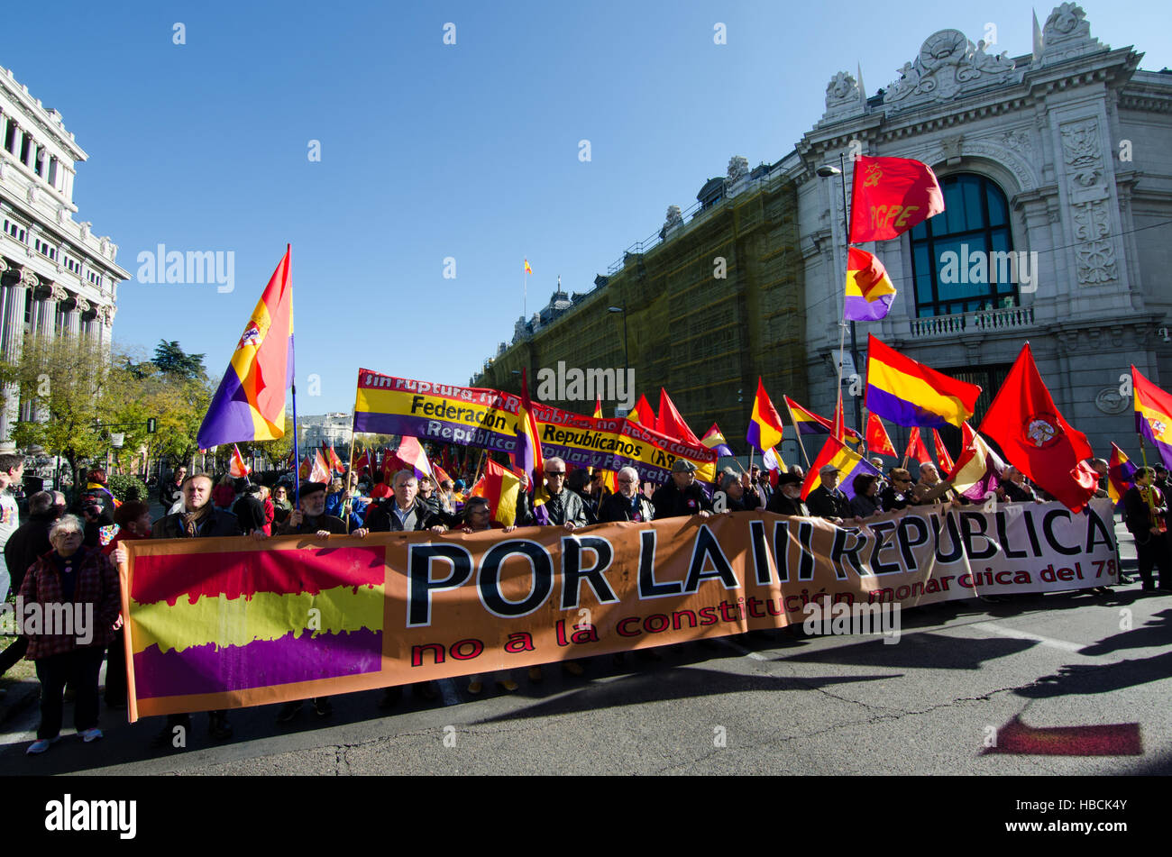 Monarchy demonstration hi-res stock photography and images - Alamy