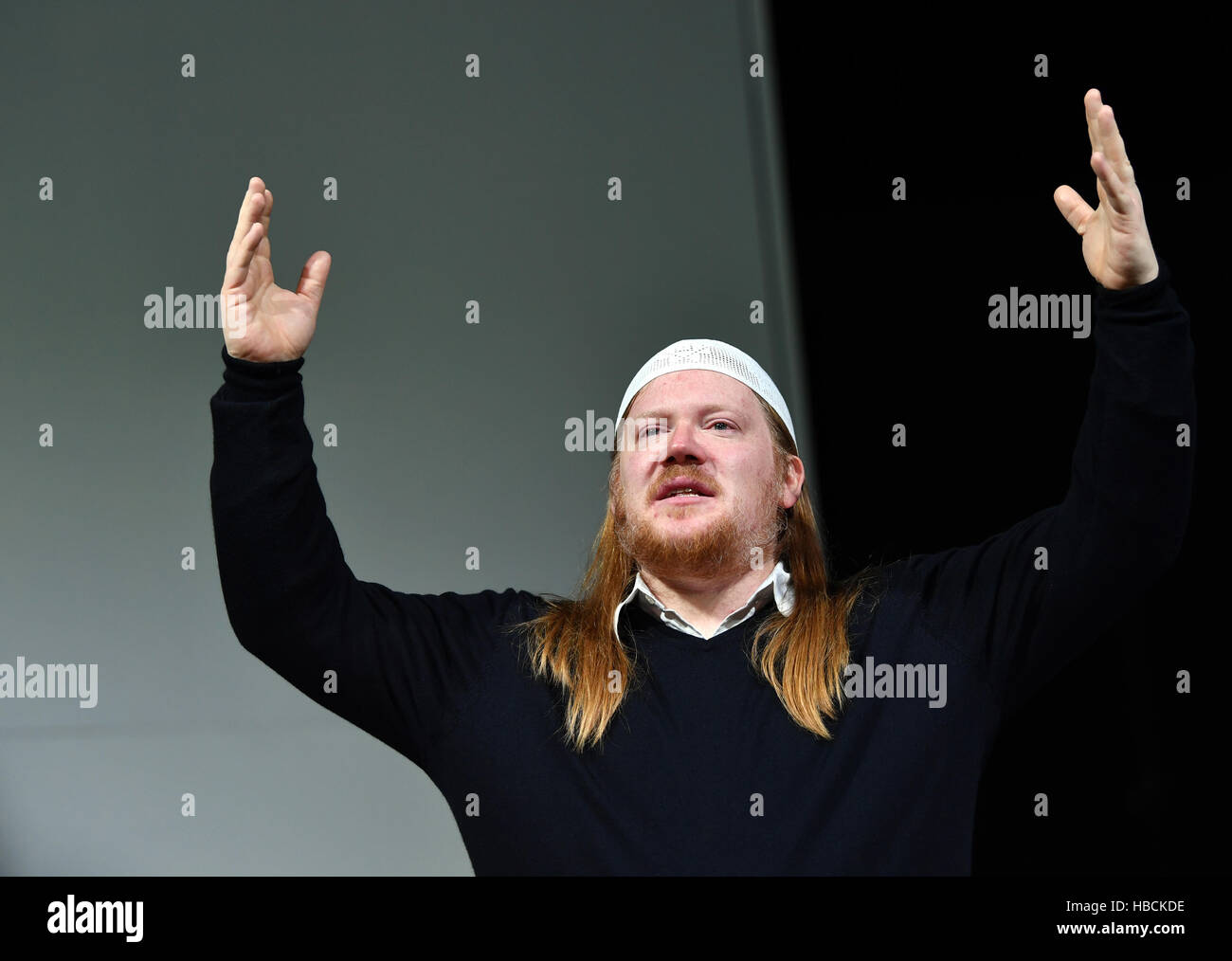 Berlin, Germany. 06th Dec, 2016. Actor Christoph Franken as Hakan (Abu ...