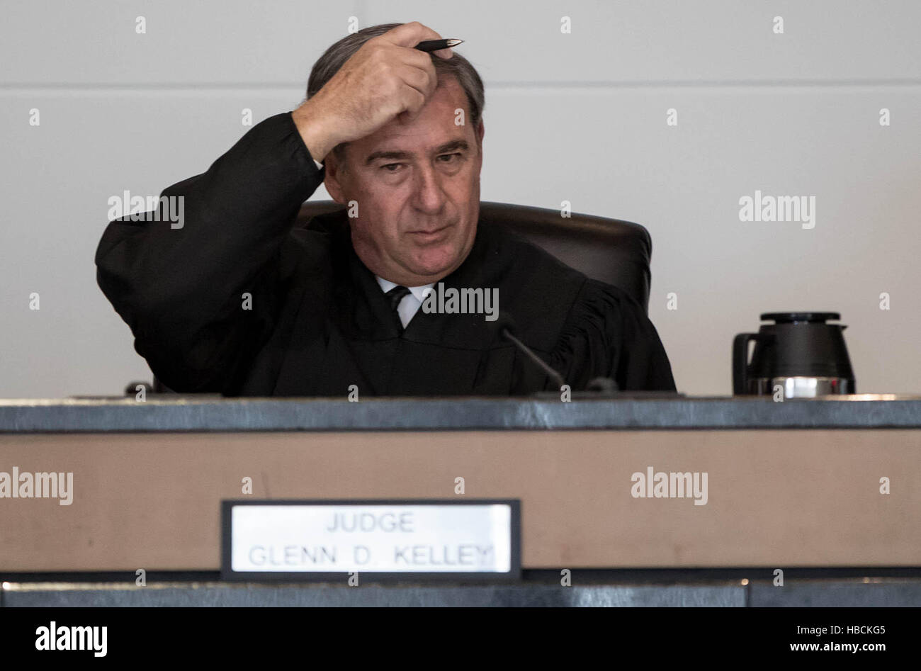 Fourth judge hi-res stock photography and images - Alamy