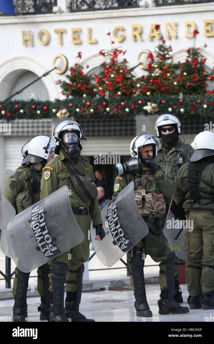 Unarmed police officers hi-res stock photography and images - Alamy