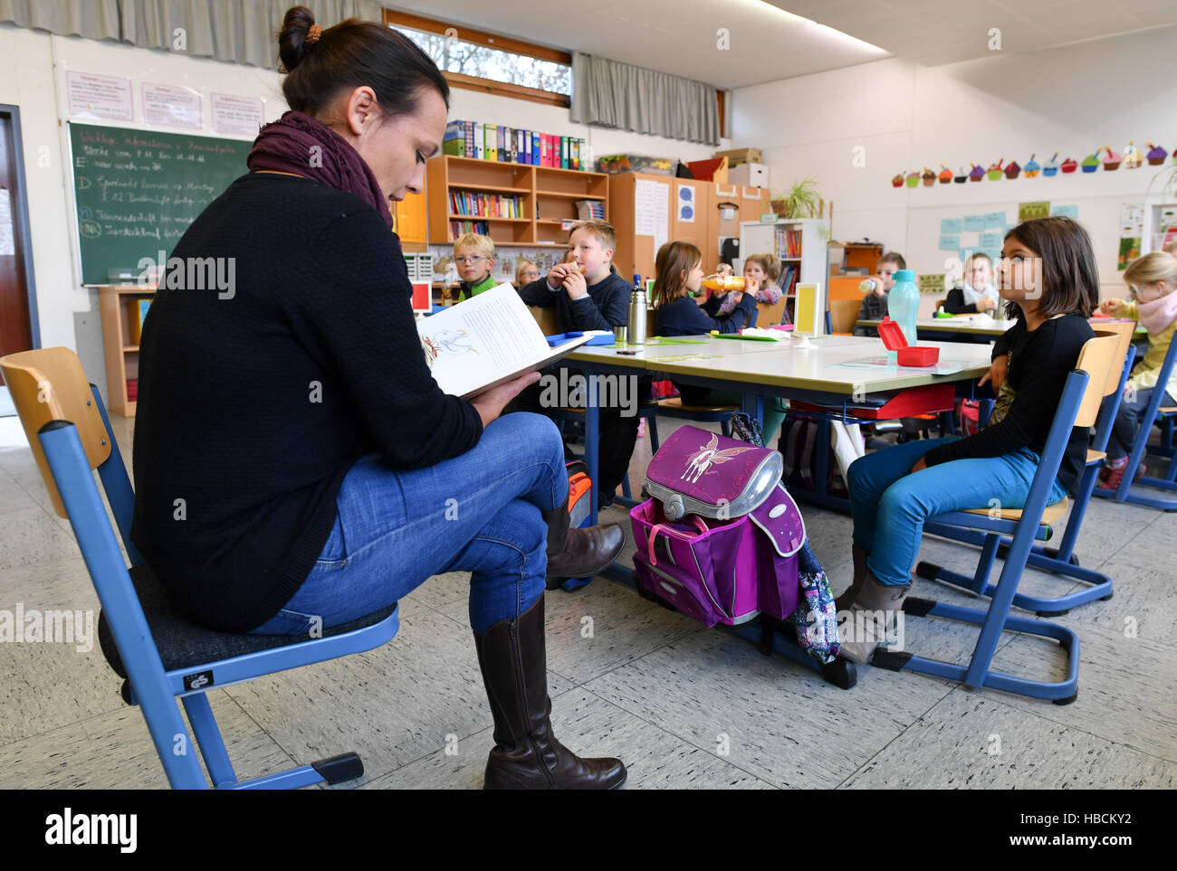 Baindt, Germany. 15th Nov, 2016. German primary school teacher Meike ...